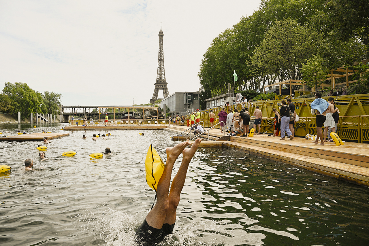 Celia imrie nackt responded at the door when she appeared